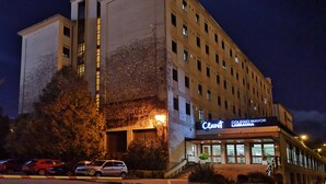 A multi-story building with a sign reading "Claret Colegio Mayor Larraona" at the ground level.