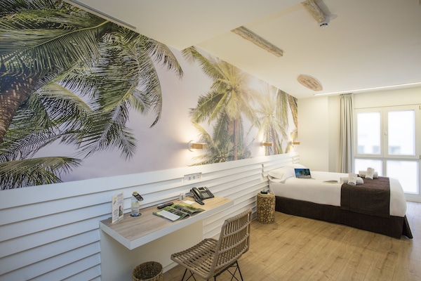 Quarto casal premium, 1 cama de casal | Roupas de cama antialérgicas, frigobar, individualmente decorados