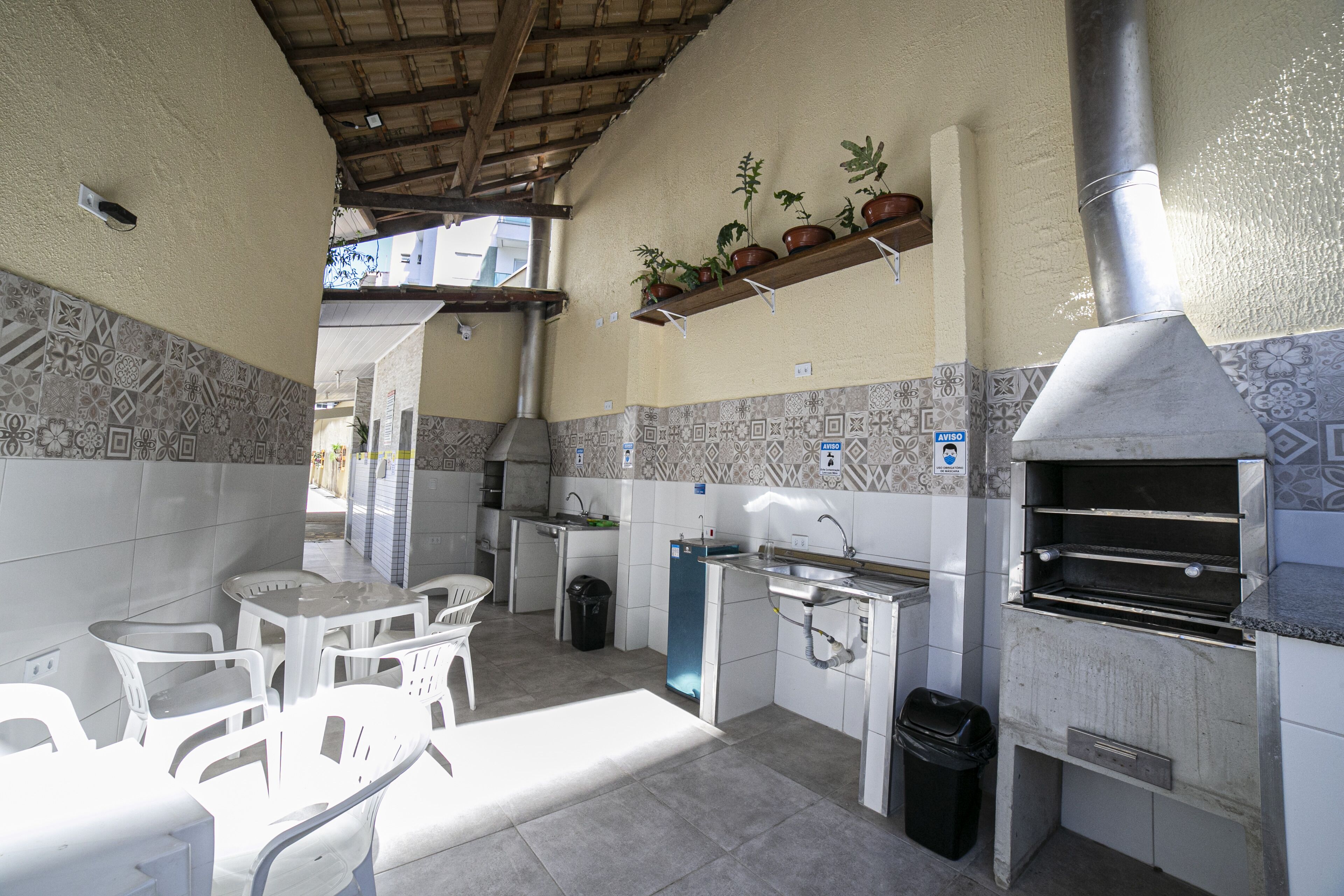 Apartamento família, várias camas, para não fumantes | Área de estar | TV LED 32 polegadas com canais a cabo, TV, brinquedos