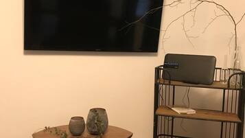 Holiday Apartment | Sala | TV de ecrã plano