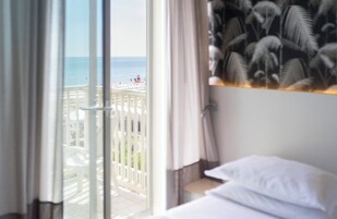 Cofres nos quartos, Wi-Fi de cortesia, roupa de cama