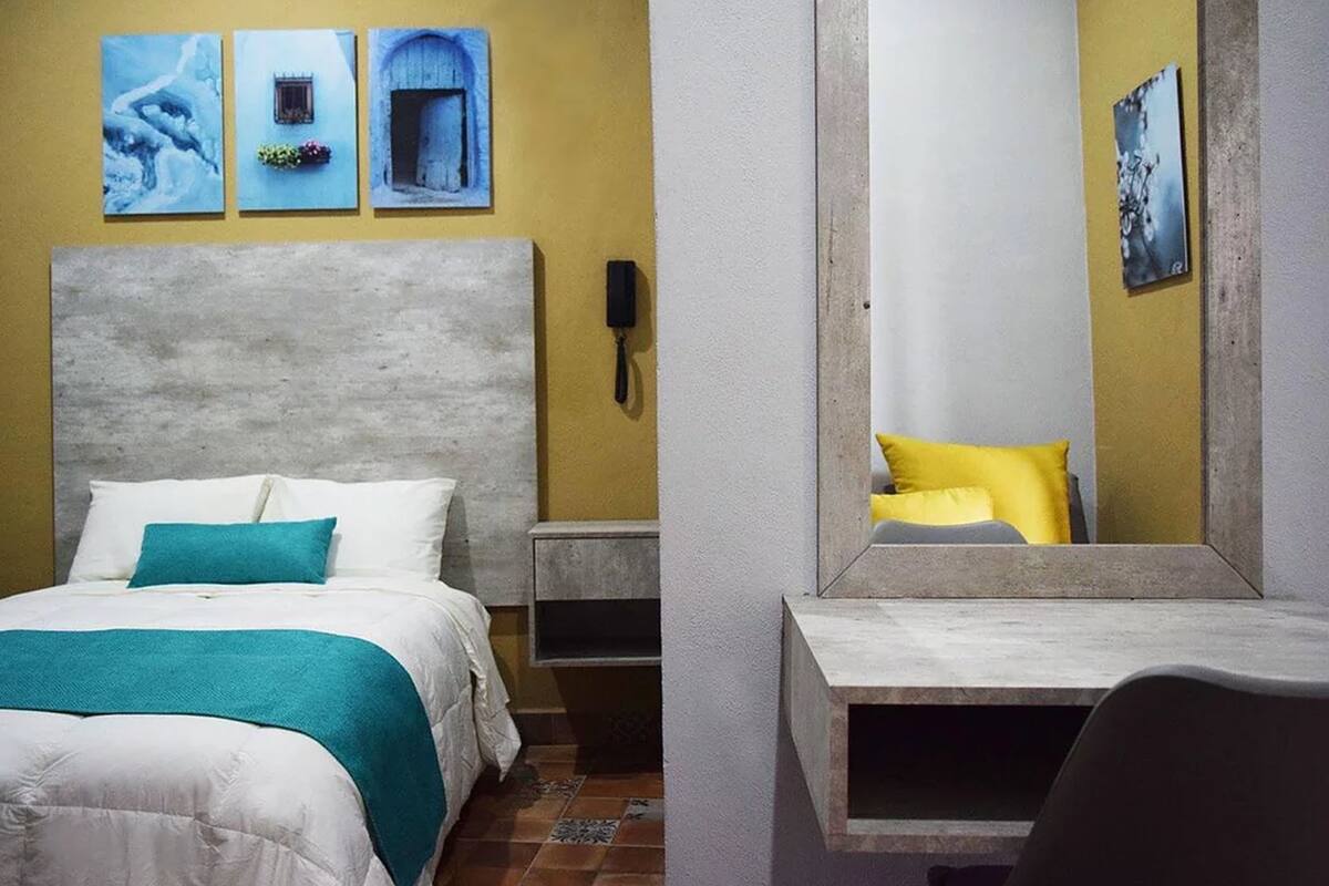 Cofres nos quartos, escrivaninha, Wi-Fi de cortesia, roupa de cama