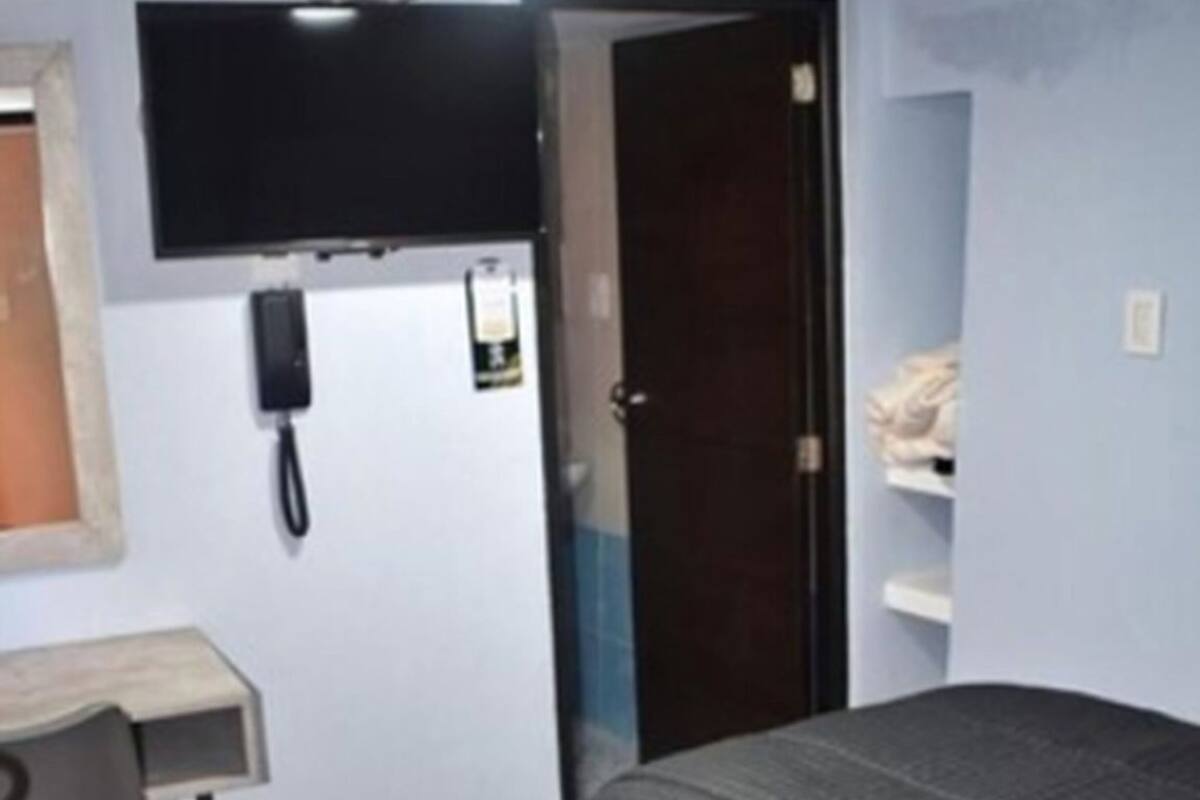 Cofres nos quartos, escrivaninha, Wi-Fi de cortesia, roupa de cama