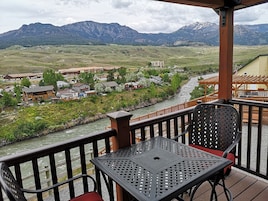 Suite Superior, várias camas, não fumadores, vista para o rio | Varanda