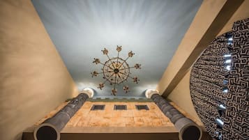 Quarto triplo, sacada, vista para a montanha | Individualmente decorados, quartos à prova de som, roupa de cama