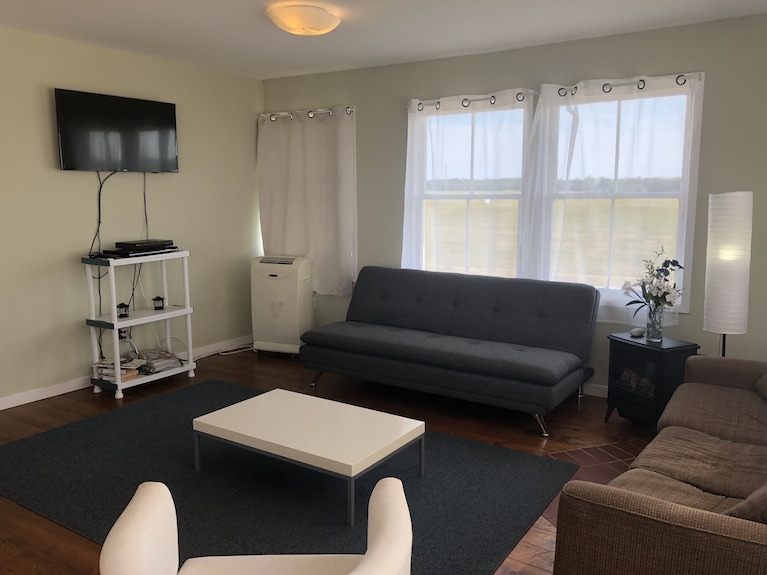 Ocean Front Cottage With Beautiful Private Beach And The Lake Of Shining Waters - Prince Edward Island