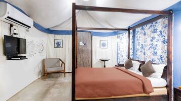 Tenda Deluxe | Cofre no quarto, com decoração personalizada