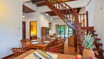 4 Bedrooms Pool Villa | Refeições no quarto