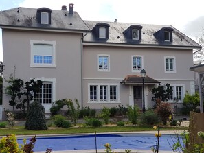 Piscina exterior sazonal 