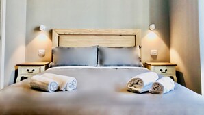 Quarto casal | Escrivaninha, espaço de trabalho para notebook, quartos à prova de som