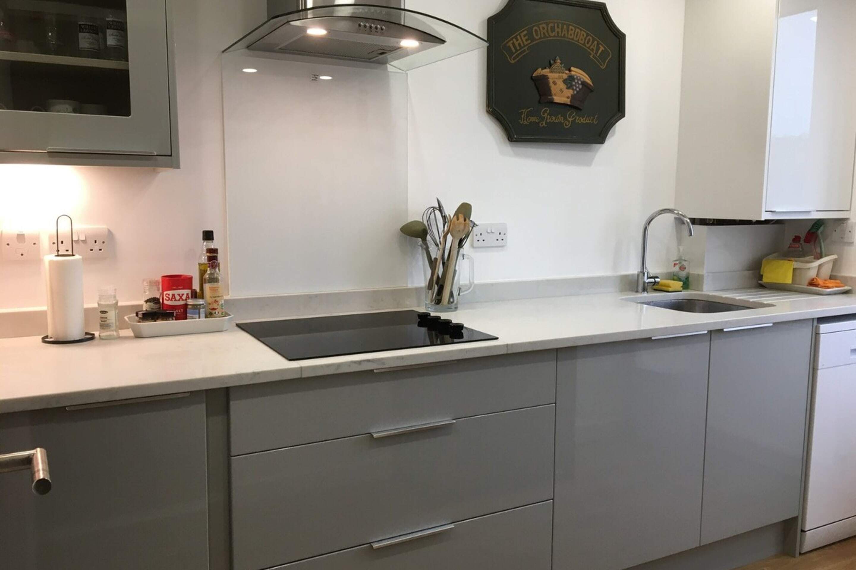 Apartamento (2 Bedrooms) | Cozinha privada | Um frigorífico, um micro-ondas, um forno, uma placa de cozinha 