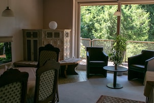 Área de estar no saguão