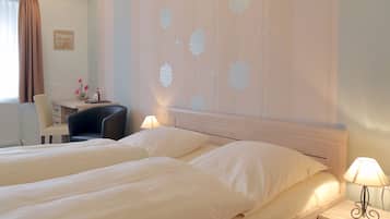 Condo básico, várias camas | 2 quartos, Wi-Fi de cortesia, roupa de cama