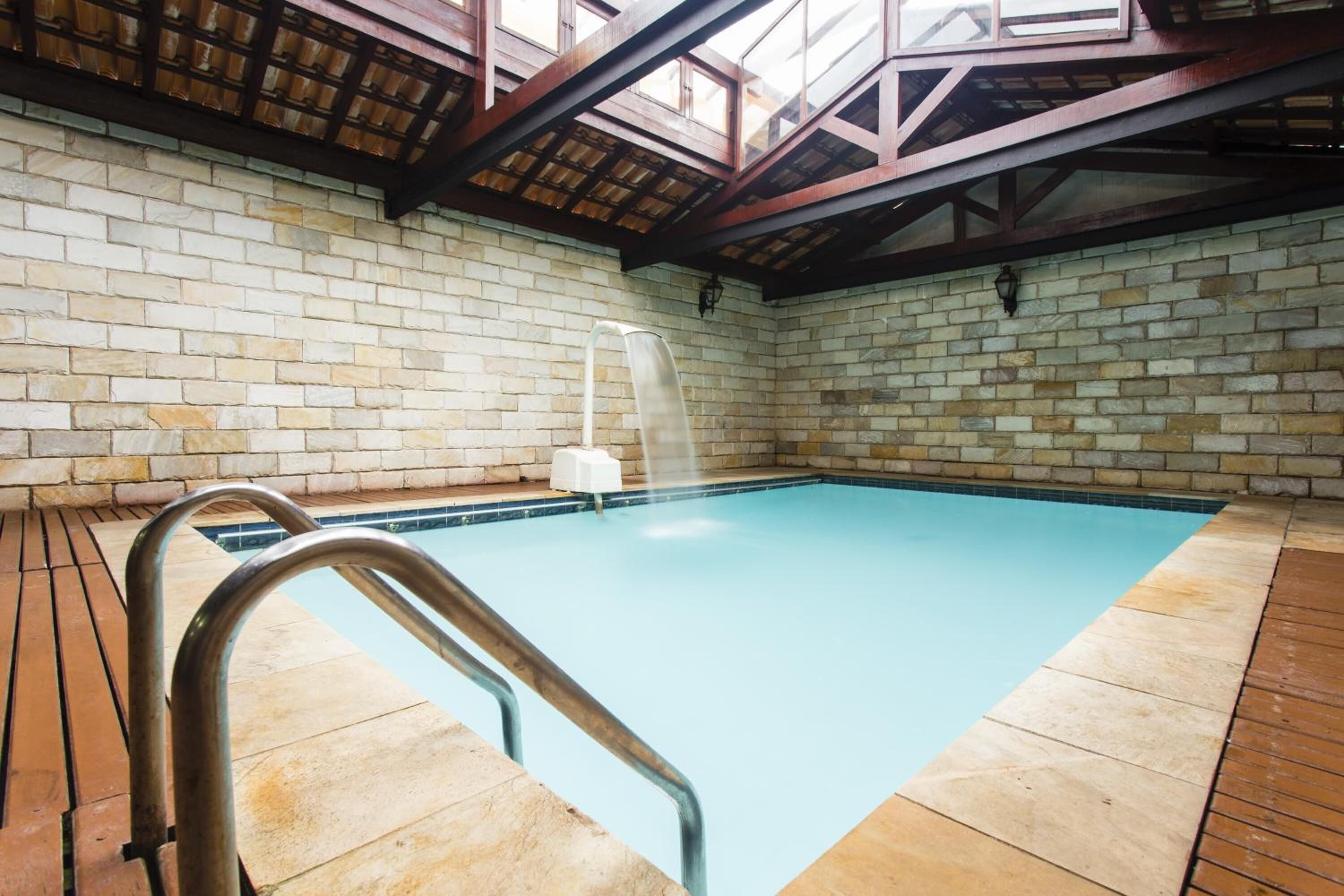 2 piscinas exteriores 