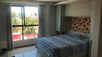 Loft standard, para não fumantes | Cofres nos quartos, cortinas blackout, Wi-Fi de cortesia, roupa de cama