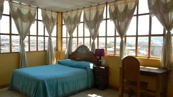 Apartamento, várias camas, para não fumantes | Roupas de cama premium, edredons de pluma, cofres nos quartos