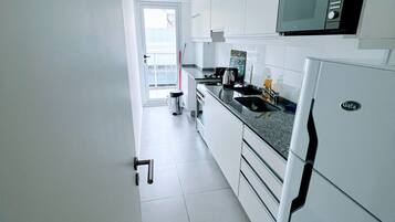 Apartamento luxo, 2 quartos, para não fumantes, vista para a cidade | Banheiro | Chuveiro/banheira combinados, banheira de imersão