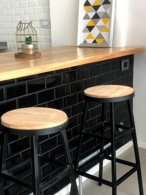 Apartamento luxo, 1 cama Queen, para não fumantes, vista para o resort | Cozinha privada | Geladeira, micro-ondas, cooktop, cafeteira/chaleira