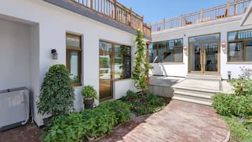 Casa elite, vários quartos | Escrivaninha, Wi-Fi de cortesia