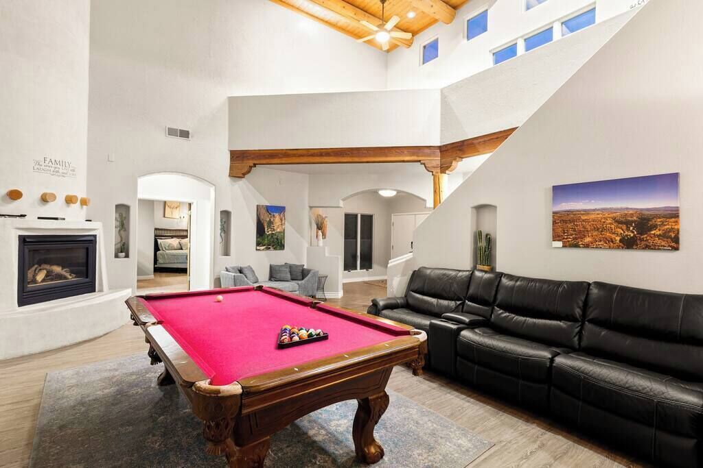 Tasha's Place Private Pool, Sleeps 18, Near Zions & Sand Hollow - Utah