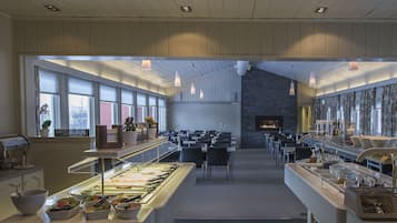 Café da manhã com buffet todos os dias (NOK 130 por pessoa)