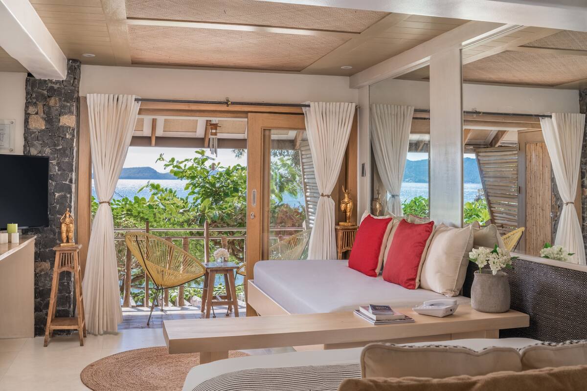 Suite Deluxe, vista para o oceano (Cobalt) | Minibar, Wi-fi grátis, roupa de cama fornecida