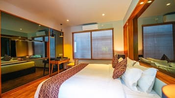 Three Bedrooms Private Pool Villa | 3 quartos, roupas de cama premium, edredons de pluma, cofres nos quartos