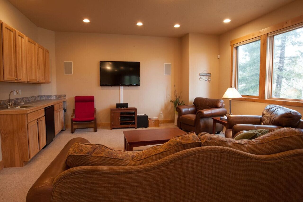 Center Of Town, Near Lake, Amazing Clubhouse - 실버쏜