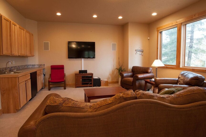 Center Of Town, Near Lake, Amazing Clubhouse - 실버쏜