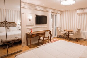 Quarto superior | Roupas de cama premium, frigobar, cofres nos quartos