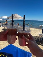 Praia particular nas proximidades, espreguiçadeiras 