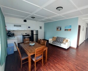 Family Apartment 3 Bed Rooms ( 2nd FL0OR) | Área de estar | TV LCD