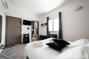 Frigobar, escrivaninha, cortinas blackout, Wi-Fi de cortesia