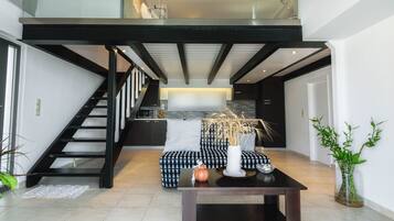 Apartamento, 2 quartos, piscina privativa | Sala | TV de ecrã plano