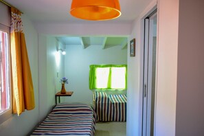 Quartos à prova de som, ferros/tábuas de passar roupa, Wi-Fi de cortesia