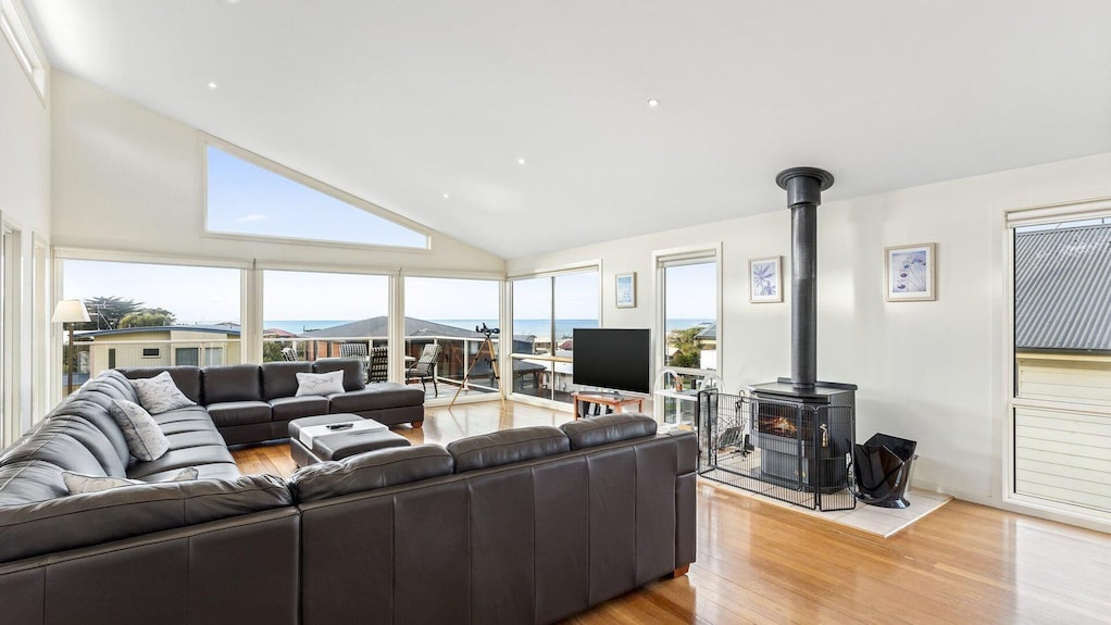 Seaview On Seaview - Exceptional & Spacious With Sensational Views - Apollo Bay