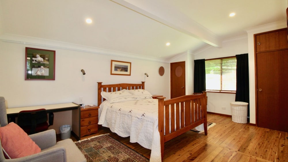 Burrill's Cedar Cottage - Walking Distance To Water - Huskisson