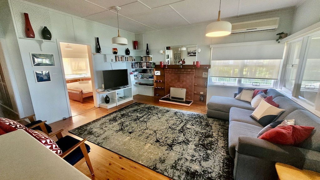 The Ideal Spot- Pet Friendly Waterfront With Retro Styling - Jervis Bay