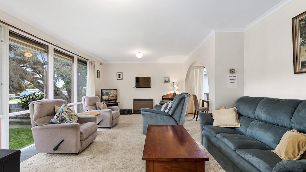 Low - Central Location & Close To The Beach - Apollo Bay