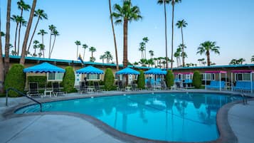 Quarto casal, banheiro privativo (Random Hotel  Room) | Piscina externa | Piscina externa, piscina aquecida