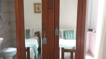 Cofres nos quartos, ferros/tábuas de passar roupa, Wi-Fi de cortesia