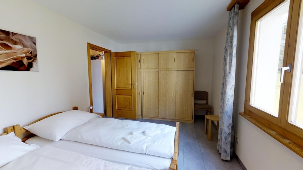 Lichte 2½-kamer Appartement In Een Verhoogde Begane Grond, Ca. - Sankt Moritz