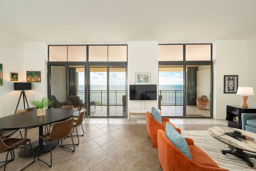 Exclusive Key West Beach Front - 2br Luxury Condo W/gym And Pool Access (Newly Refurnished!) - Key West, FL