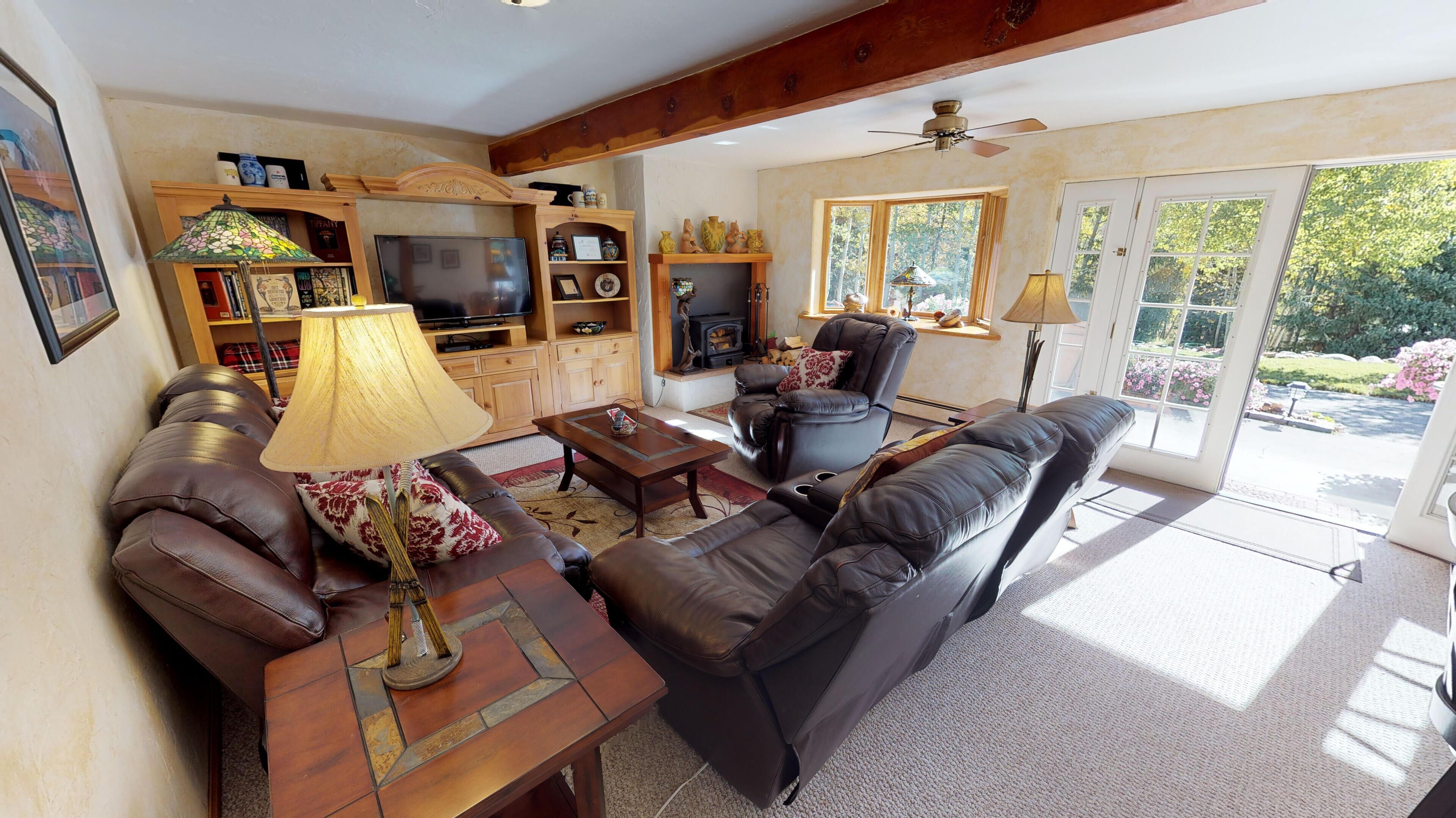 True Bavarian Chalet-lower Level With Private Hot-tub ! Amazing Mountain Views - Vail, CO