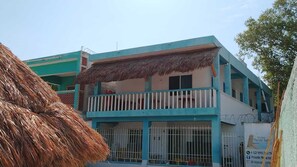 Quarto Triplo Básico, várias camas, não fumadores, vista para o oceano | Camas de colchão pillowtop, roupa de cama fornecida 