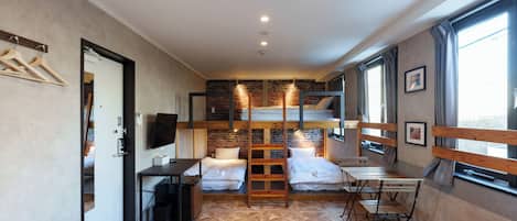 Quarto família, para não fumantes (5 person room, A) | Wi-Fi de cortesia, roupa de cama