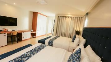 Quarto casal premium | 1 quarto, roupas de cama premium, cofres nos quartos, escrivaninha