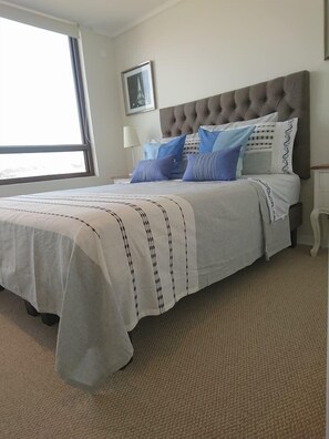 Apartamento luxo, 1 quarto, para não fumantes, vista para a cidade | 1 quarto, ferros/tábuas de passar roupa, roupa de cama