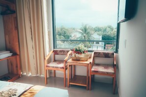 Escrivaninha, quartos à prova de som, Wi-Fi de cortesia