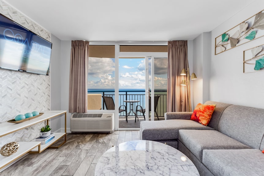 Oceanfront Stunning Views Newly Remodeled - Myrtle Beach, SC